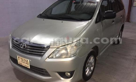 Acheter occasion voiture toyota innova beige à import - dubai ...